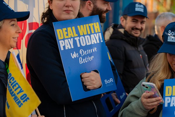 Northern Ireland radiography strike moves to Belfast City Hall | SoR